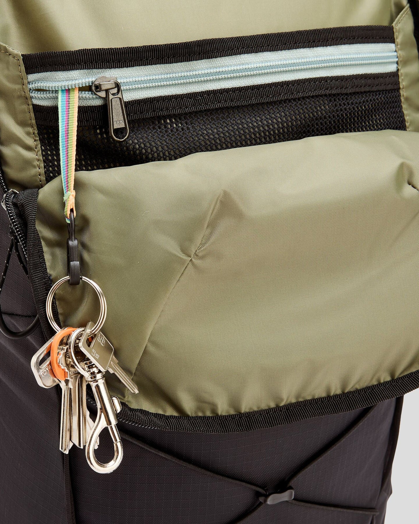 Axon Escape Backpack - 22L - Black Stingray – Kathmandu UK